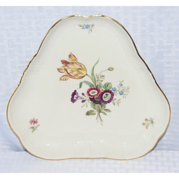 Royal Copenhagen | Accents | Royal Copenhagen 95s Triangle Serving ...